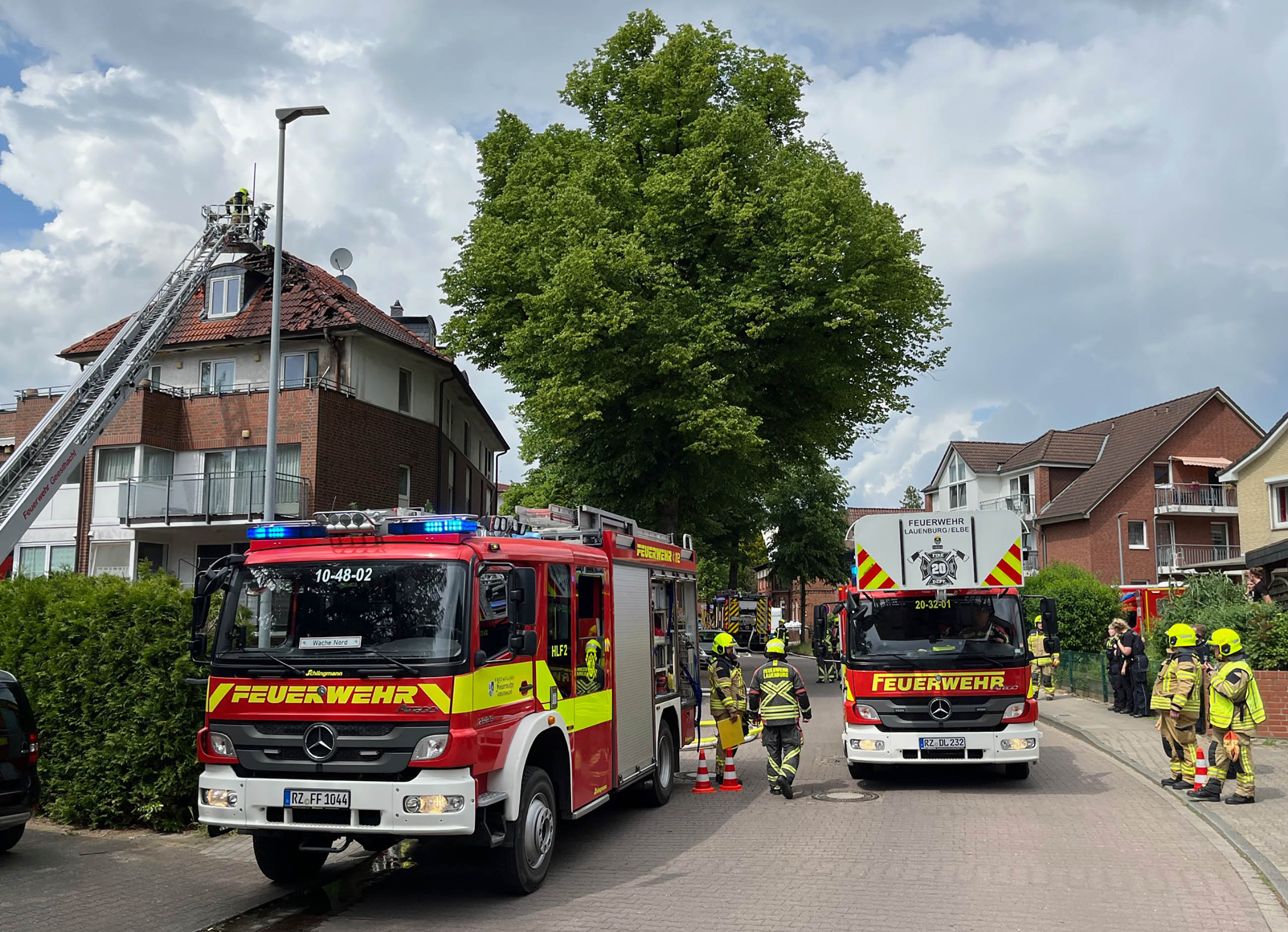 071/2024 FEU2 - Dachstuhlbrand | Freiwillige Feuerwehr Lauenburg